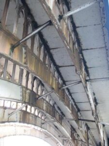 Buckling - Seeing and Touching Structural Concepts